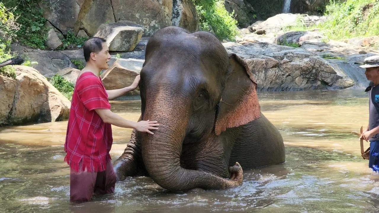 วีระศักดิ์ โควสุรัตน์ ร่วมอัดเทปภาพยนตร์สั้น โปรโมทการท่องเที่ยวให้ฝรั่งนักแต่งเพลงที่หลงรัก ...